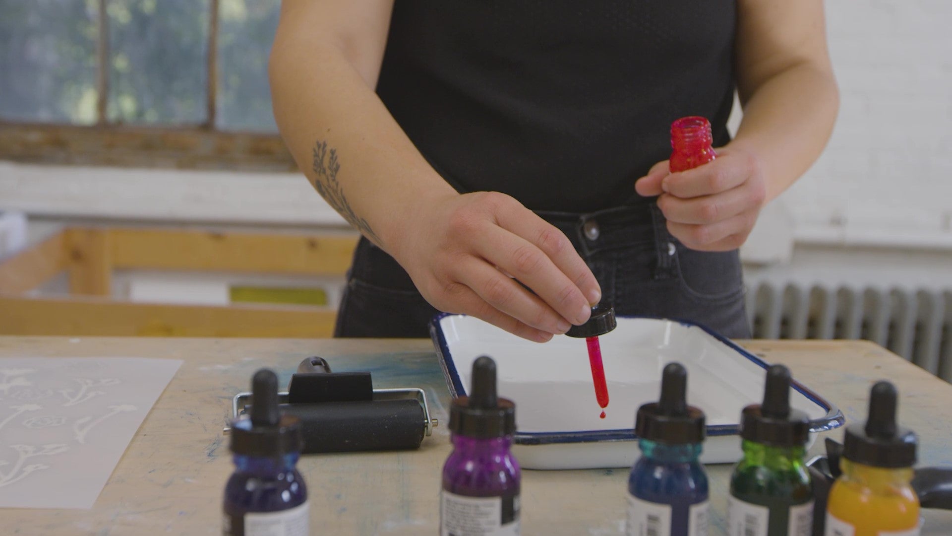 USING ACRYLIC INK TO CREATE MULTIPLE EFFECTS – Liquitex UK